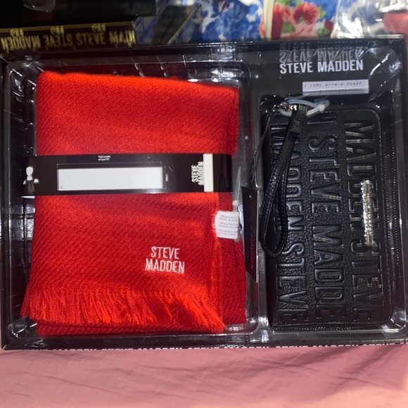 Steve Madden | Bags | Authentic Stevemadden Scarf And Walletwristlet ...